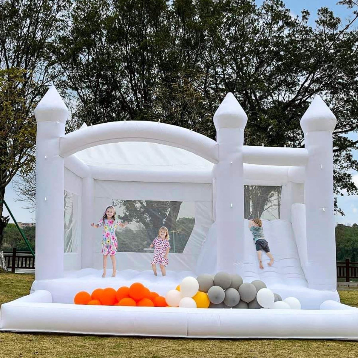 Frosty Fortress Bounce Castle & Slide - InflatableLand